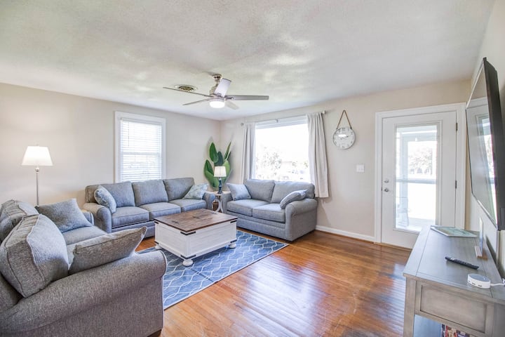 Adorable Beach Cottage 3 Blocks From The Beach! - Virginia Beach, VA