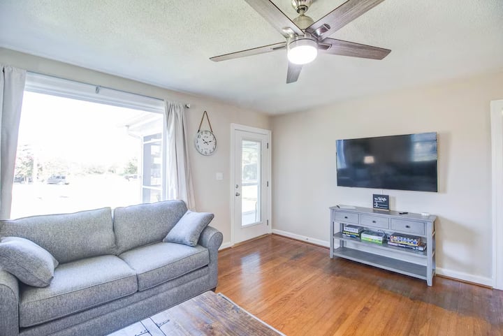 Adorable Beach Cottage 3 Blocks From The Beach! - Virginia Beach, VA