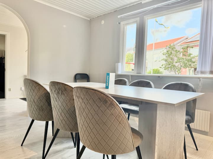 Workers Home • 8 Guests • 4 Br • 2 Bath • All Inc - Göteborg