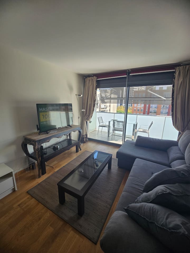 Quiet Modern 2 Bed Apartment - Pool/free Parking - Barcelone