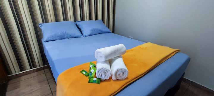 Edícula Charmosa E Espaçosa A 10 Min Festpoá - Poá