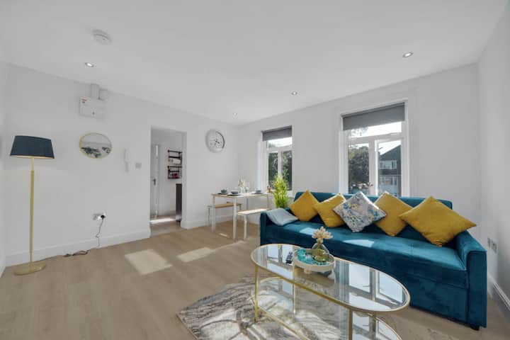 1 Bed | Modern Apartment | Long Term With Parking - Beckenham