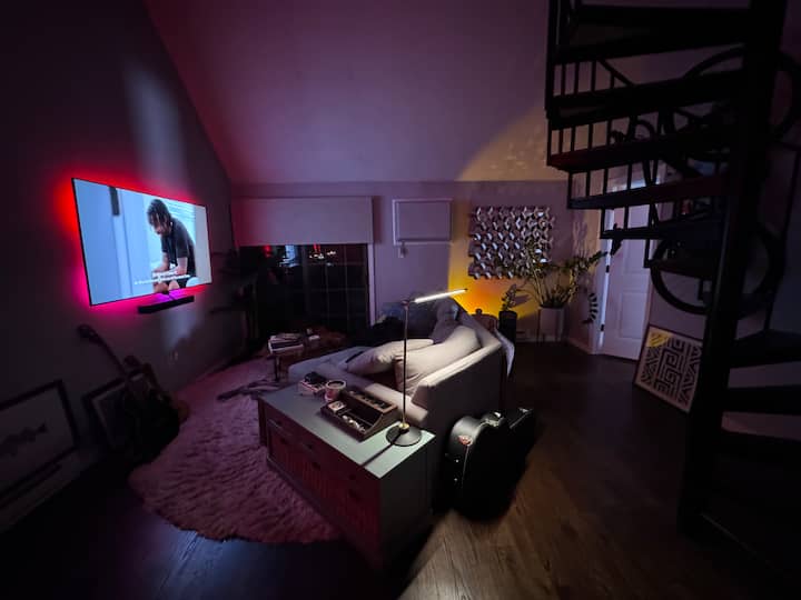 Luxurious Weha Condo (Perfect Location!) - Farmington, CT