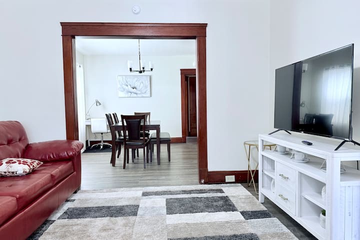 Updated Stay | Min From Airport | Cozy Duplex Unit - Parma, OH