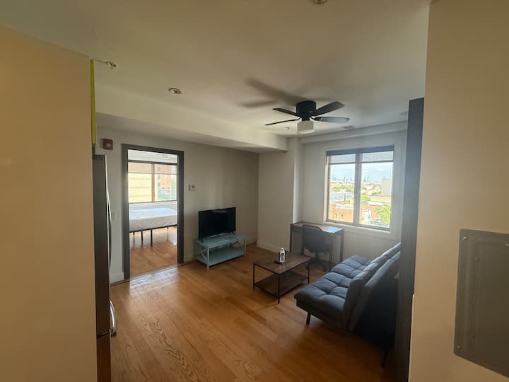 2 Bed 1 Bath, Empire State View Apartment - Jersey