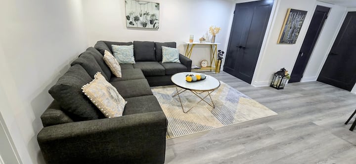 Milton Exective Suite - Private 2br Basement - Milton