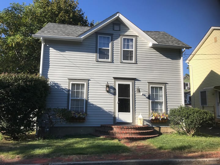 1867 Caboose Cottage - Greenwood Lake, NY