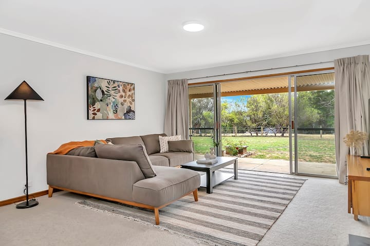 Adelaide Hills Escape  Scenic Views & Serenity - Stirling, SA, Australia