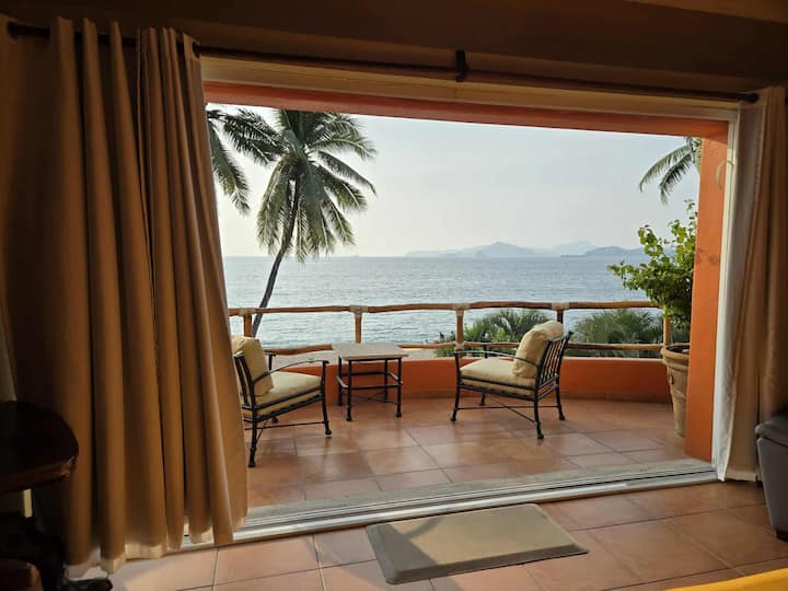 Beachfront Home In Manzanillo Sol - Waves Room - Mexico