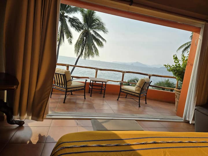 Beachfront Home At Manzanillo Sol - Waves Room - Manzanillo