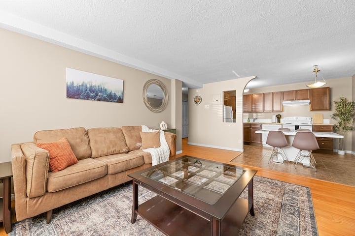 Quiet Condo Close To Ruh, St. Paul's, And Siast - Saskatoon