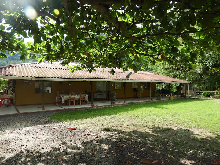 Granja Autosostenible Monte Real - La Mesa