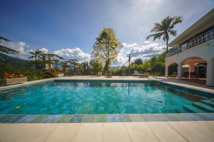 Luxury 10-bed Mansion•jacuzzi•pool•sauna•cook&maid - Caldas, Colombia