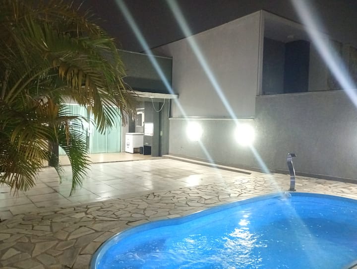 Casa Com Piscina, Acomoda Até 9 Pessoas - Matinhos