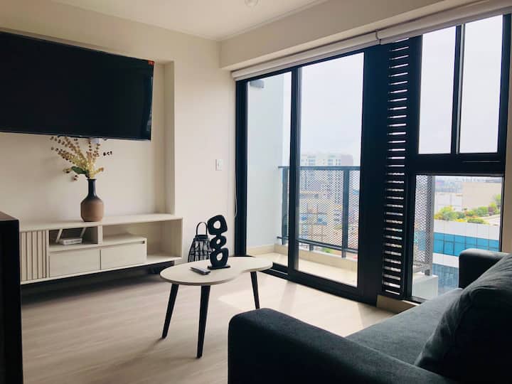 Miraflores/departamento Con Balcón /Linda Vista - Peru