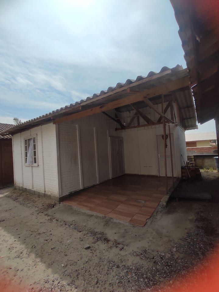 Casa Simples E Acolhedora à 150m Da Praia. - Itapoá