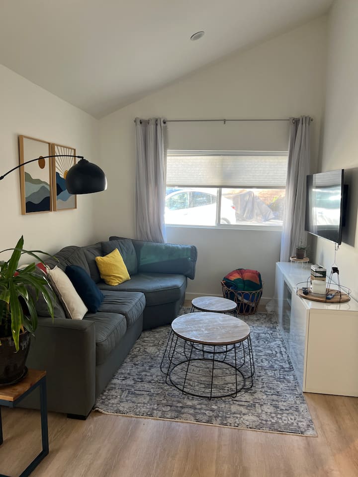 Maple Guesthouse - Santa Clarita, CA