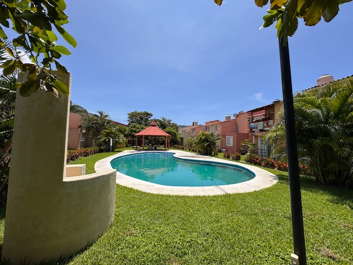 Casa Familiar, 10 Min. De Zona Hotelera, Con A/c - Ixtapa Zihuatanejo