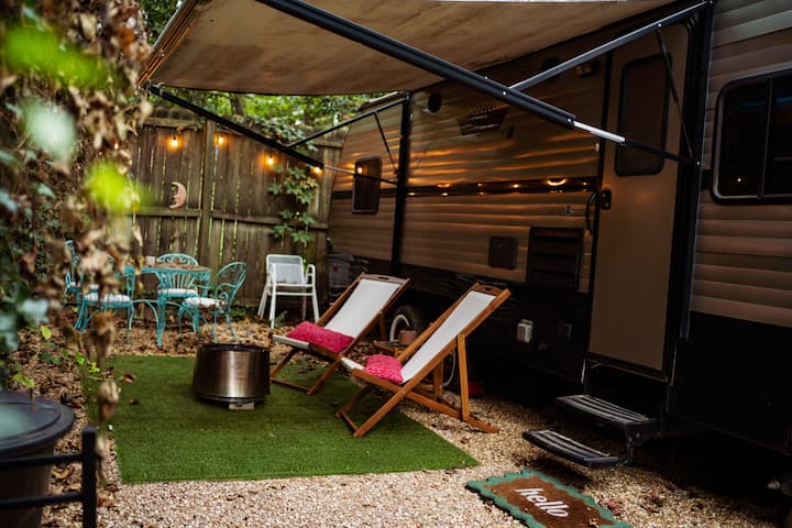 Retro Retreat At Casa Salama - Atlanta, GA