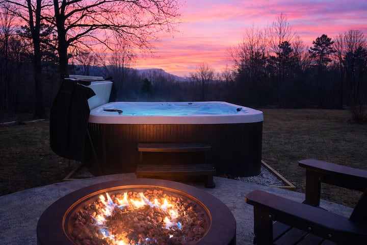 Secluded Ozark Getaway: Hot Tub, Pool & Fire Pit - 아칸소