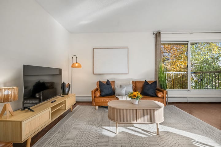 1 Bdrm Apartment | Top Floor | Patio | Central | - Calgary