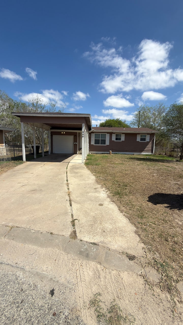 Home In Kingsville - Kingsville, TX