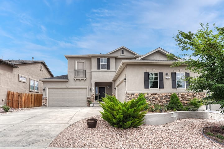 Selah Springs Lodge! Great Mountain Views - Colorado Springs, CO