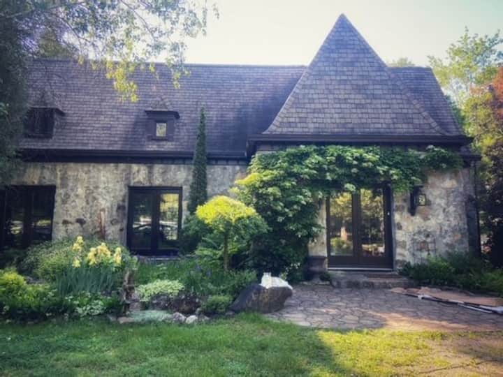 Belle Maison En Pierre Au Coeur D'une Pinède - Oka National Park
