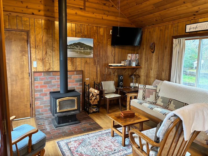 Cozy Beach Cabin| Dog Friendly| Oceanview - Yachats, OR