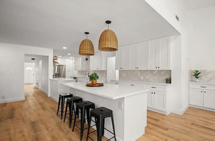 Austin Compound | Pool, Game Room, Sleeps 16 - Buda, TX