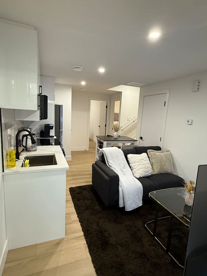 Modern And Luxurious 2-bedroom Suite - Fort Saskatchewan