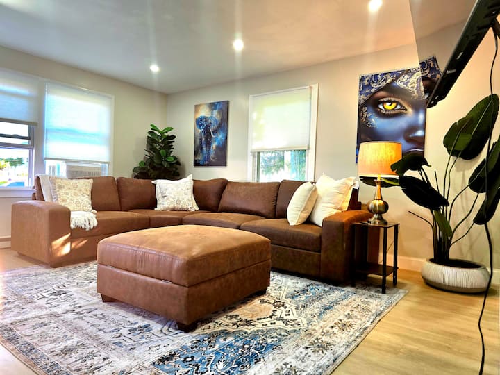 City Vibes Walk To Nightlife & Casino. Sleeps 9. - 스프링필드