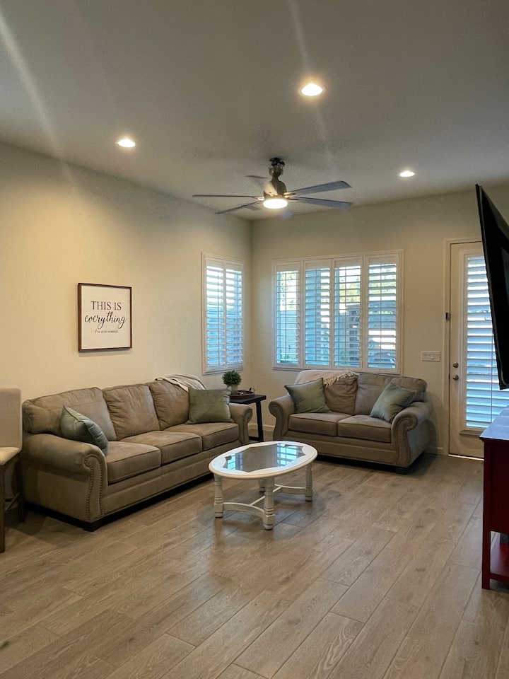 Quiet Clovis Retreat, Resort Pool, 80” Theater Tv - Clovis, CA