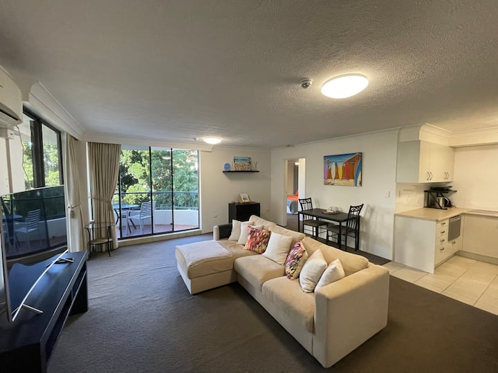 Cozy Apartment In The Heart Of Surfers - Gold Coast
