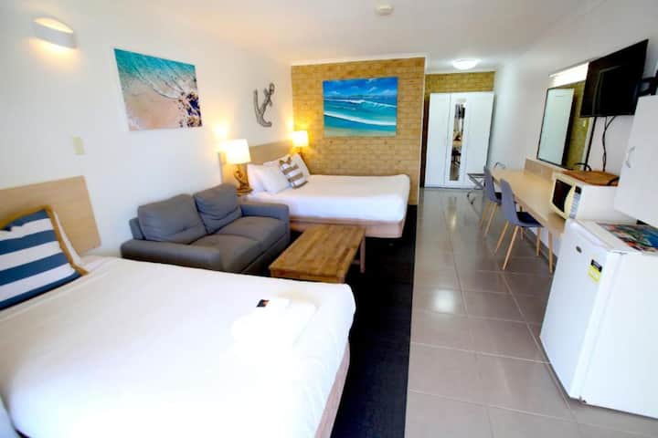 Deluxe Twin Room - Tweed Harbour Motor Inn - Coolangatta