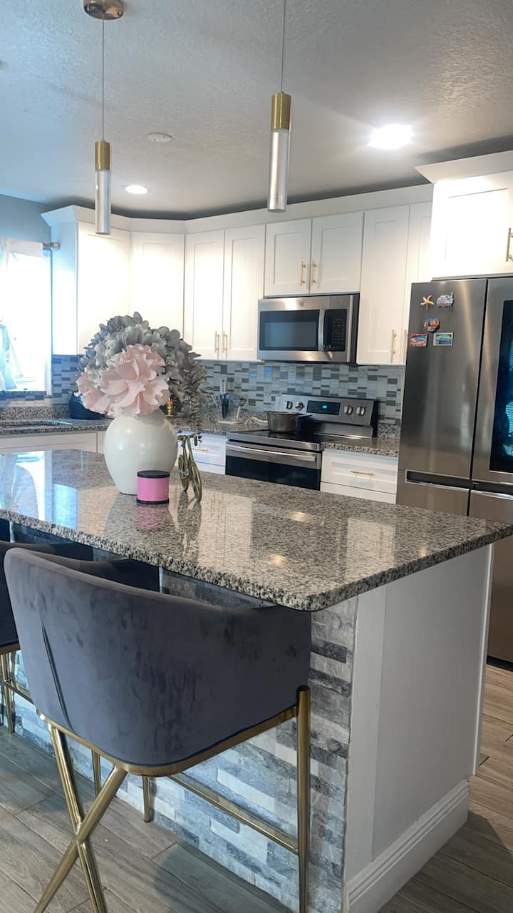 Theluxe3bed - Apopka, FL