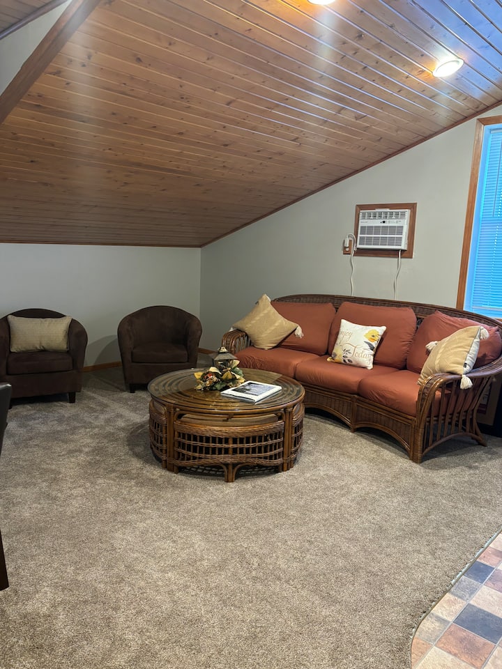 The Back Lot Loft – Downtown Cambridge, Mn - Skogman Lake, MN