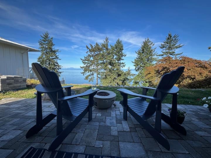 Luxury Suite On The Ocean With Mountain Views - Canada