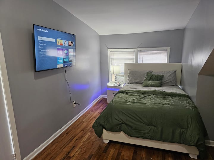 Furnished Private Room With En-suite Bathroom - Newark, NJ