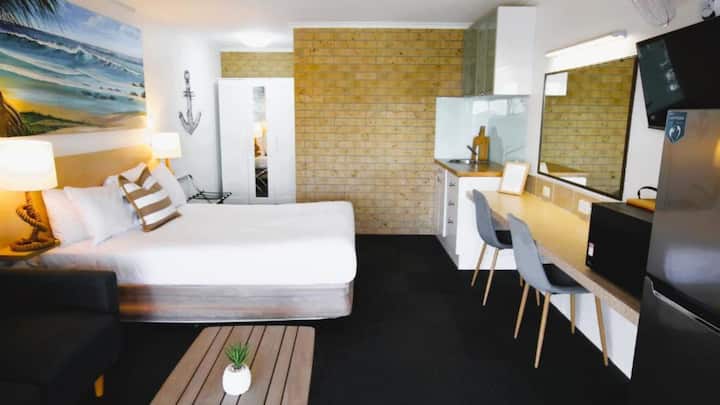 Superior Deluxe Queen - Tweed Harbour Motor Inn - Coolangatta