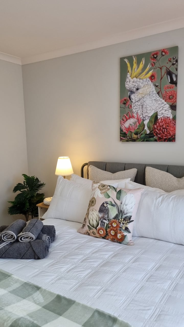 Comfy Studio With Private Entry & Ensuite - Werribee Park, Werribee South