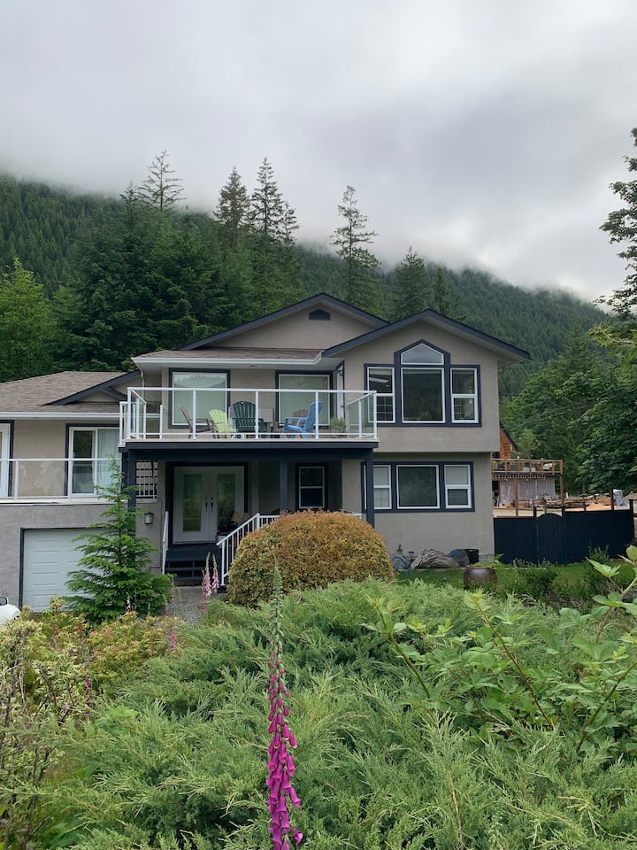 Lakeside Sun Palace - Lake Cowichan