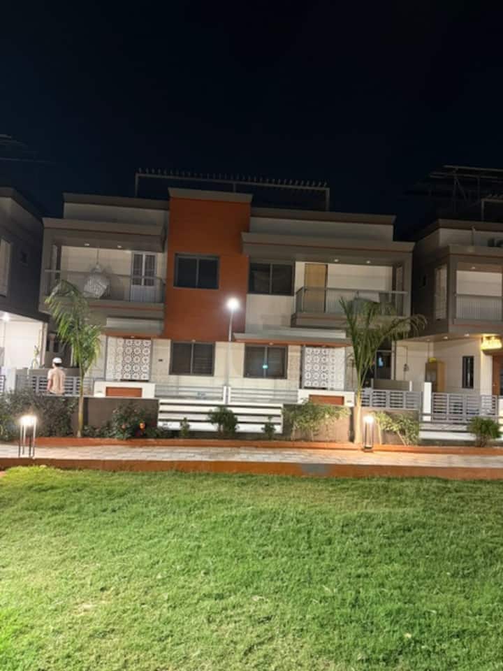 Manaal Villa - Anand