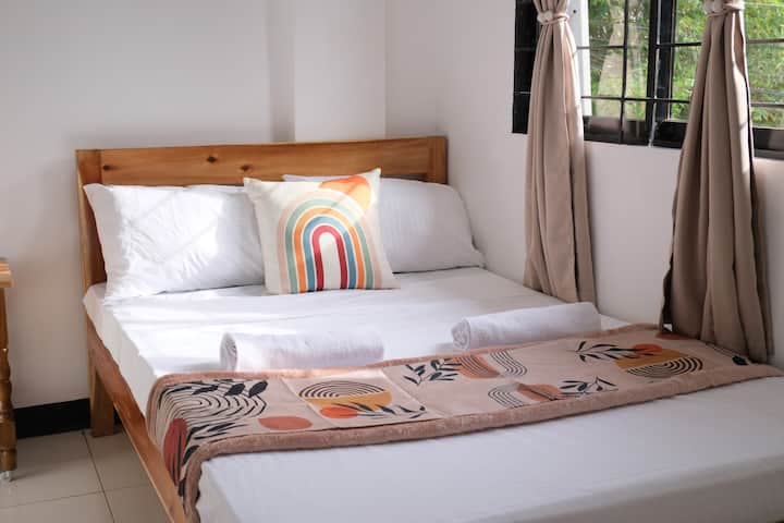 Balai Ni Eve–streetview 2br Flat W/ Kitchen+wi-fi - Puerto Princesa