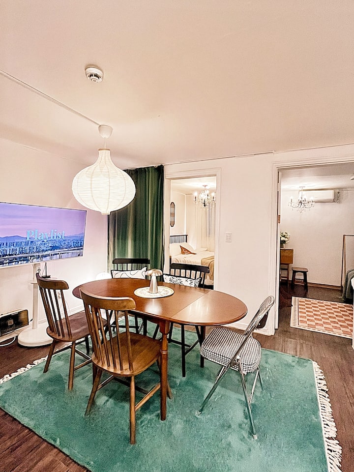 홍대입구역 2분/방3/1층/최고의위치 /조용하고 난방 훌륭한 주택/짐보관/배달서비스 - Seul