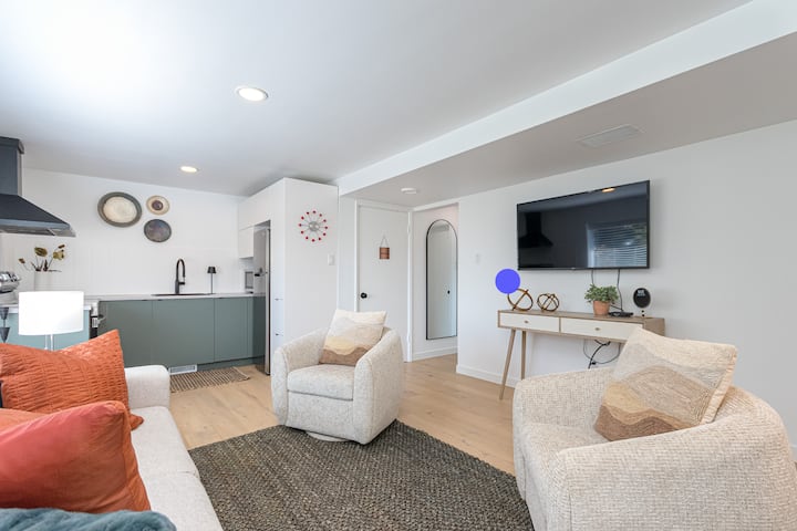 Modern 1br Suite Near Parks & Trails- 30 Night Min - Victoria, Canada
