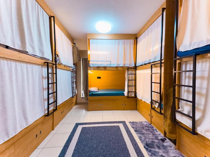 Jbr Walk Hostel|clean Bedspace|metro|tram|beach. - Dubái