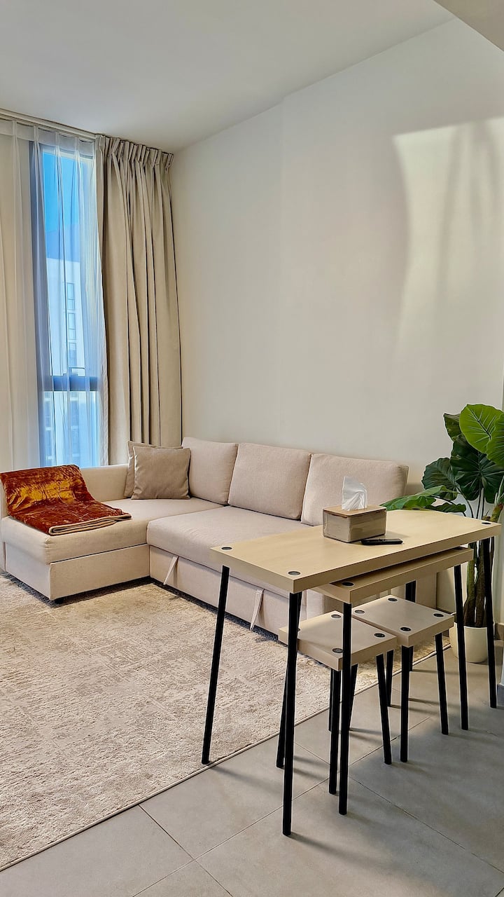 Cozy One-bedroom Apartment In Al Jada | Carrefour - Sharjah
