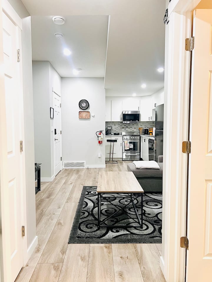 Stylish & Cozy Space-12mins From The Yyc Airport. - Calgary