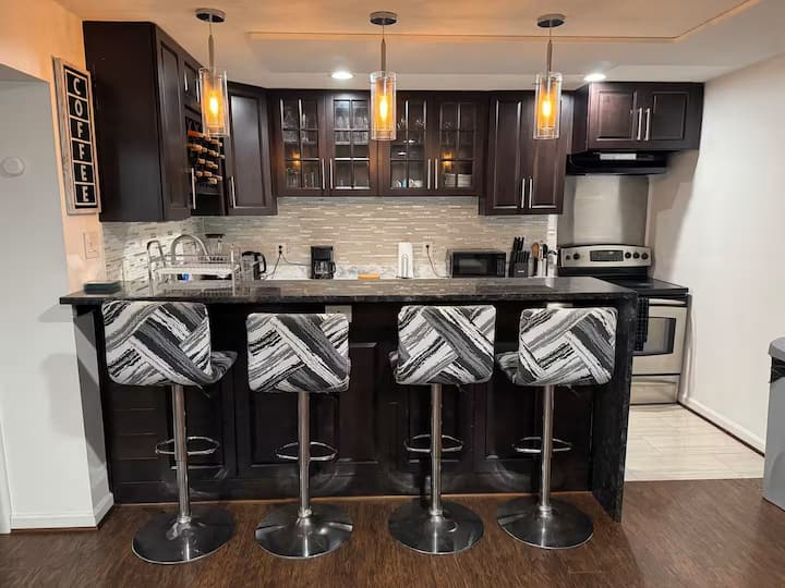 Basement W/ 2 Rooms, Private Kitchen And Entrance. - Woodbridge, VA